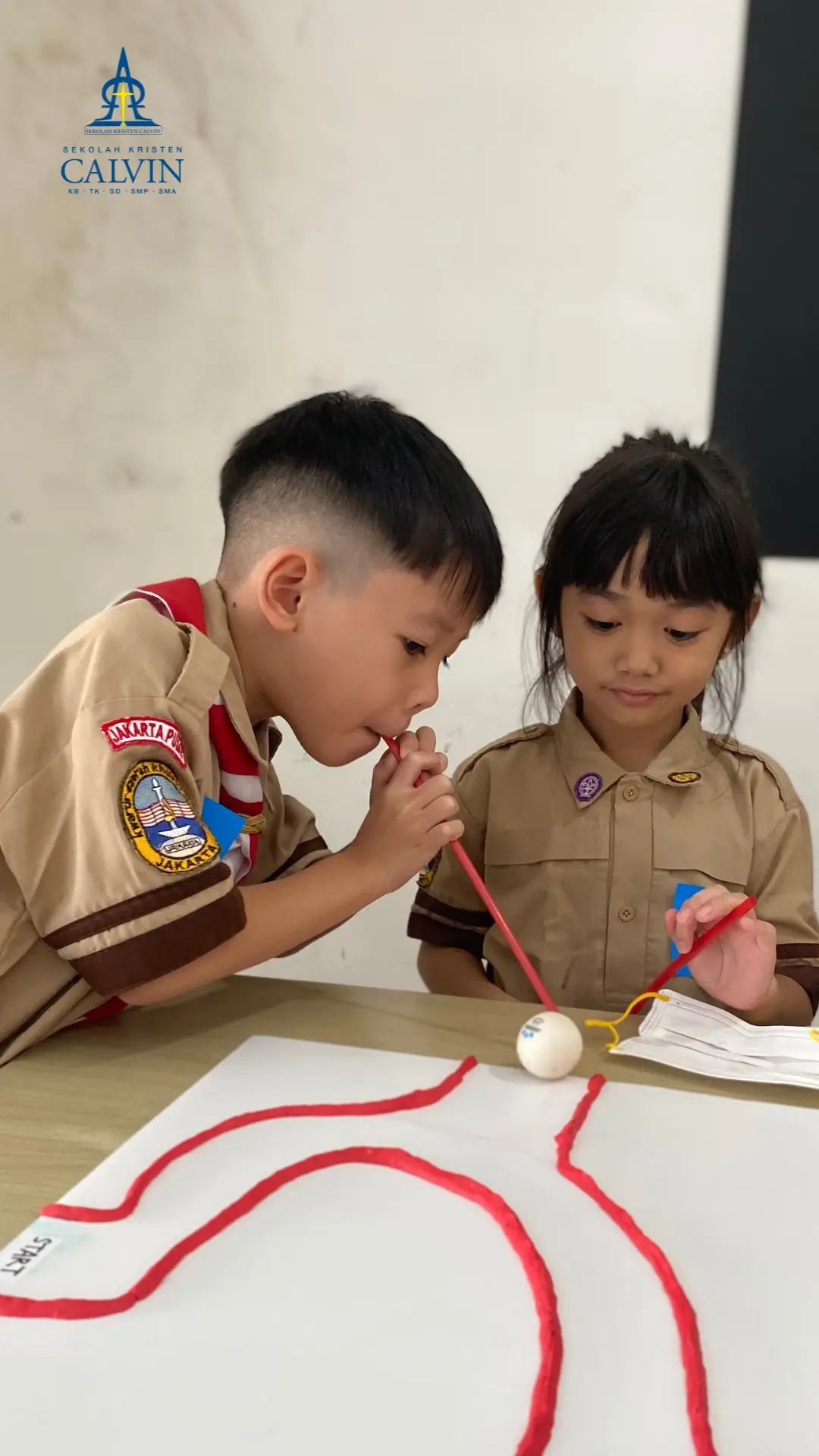 Main Bersama Teman & Guru | Sekolah Kristen Calvin